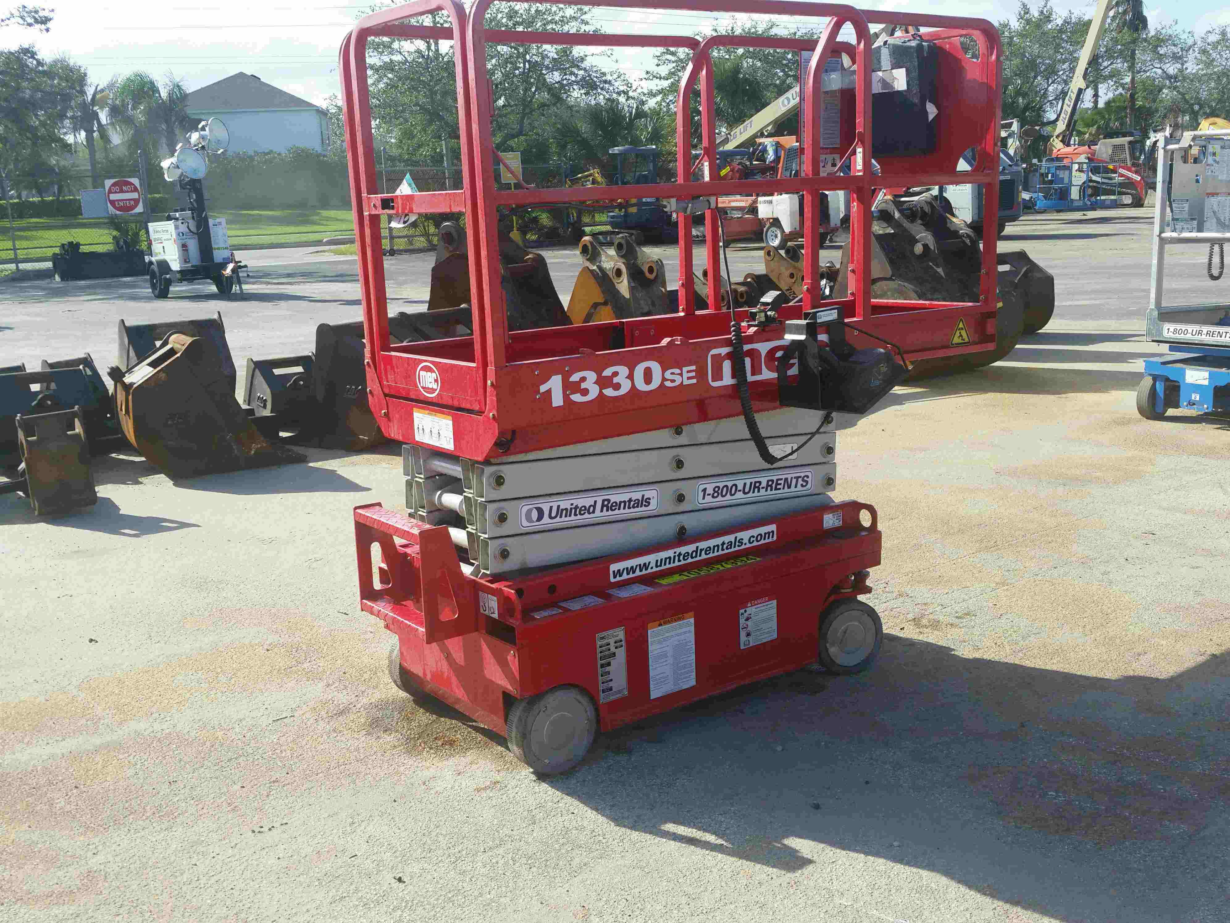 Used 2017 MEC 1330SE Scissor Lift For Sale in Orlando, FL | United Rentals