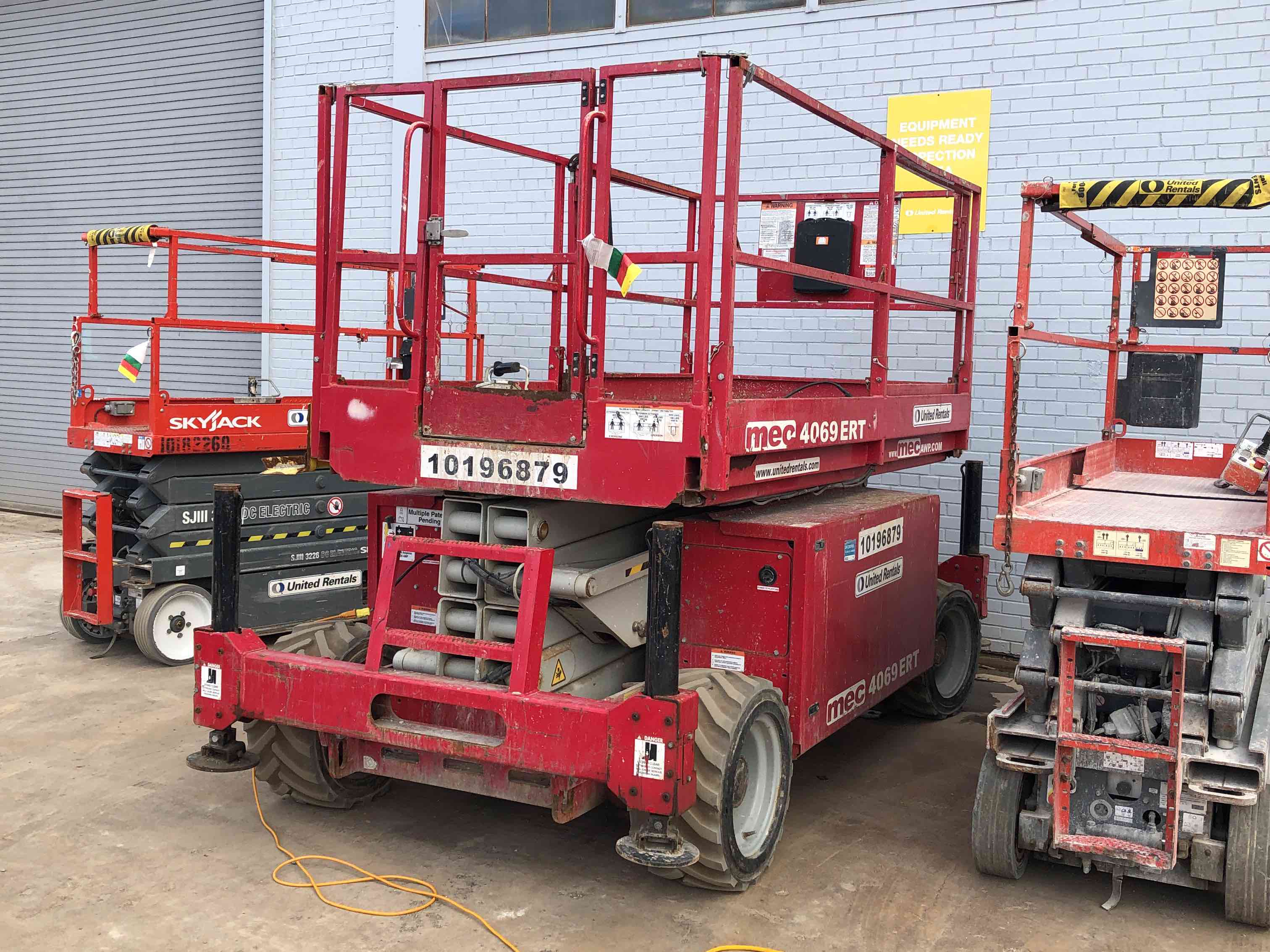 Used 2013 MEC 4069ERT Scissor Lift For Sale In Saint Laurent QC Used 2013 MEC 4069ERT Scissor Lift For Sale In Saint Laurent QC