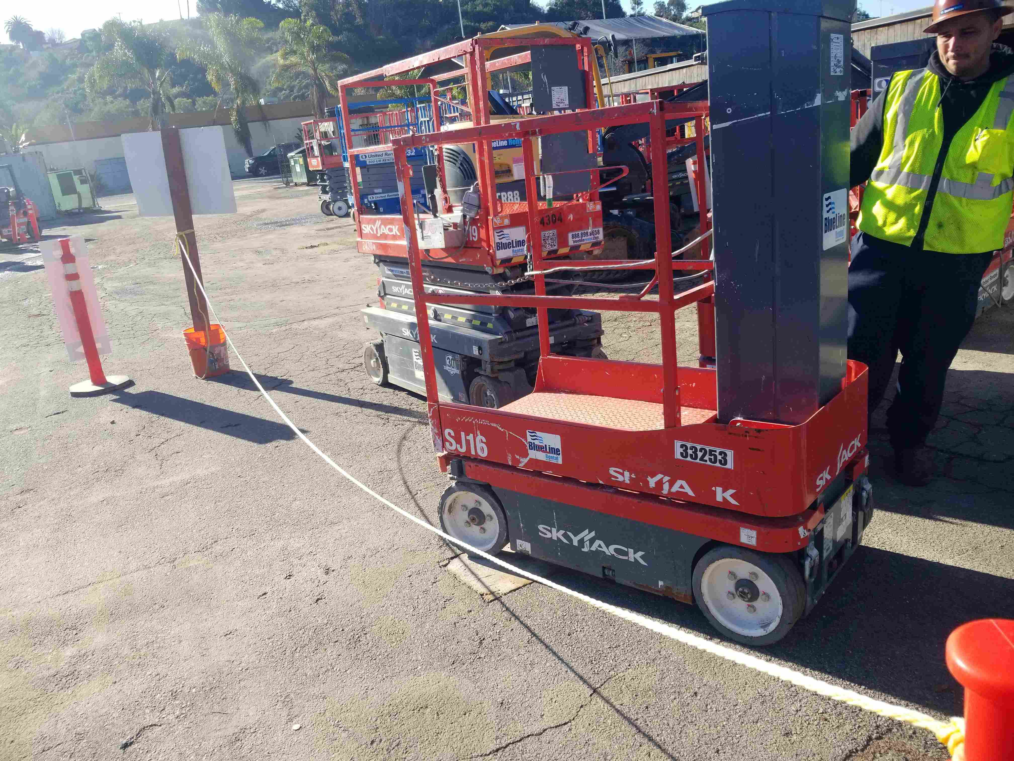 Used 2016 Skyjack SJ16 Self-Propelled One-Person Lift For Sale in Burbank, CA | United Rentals