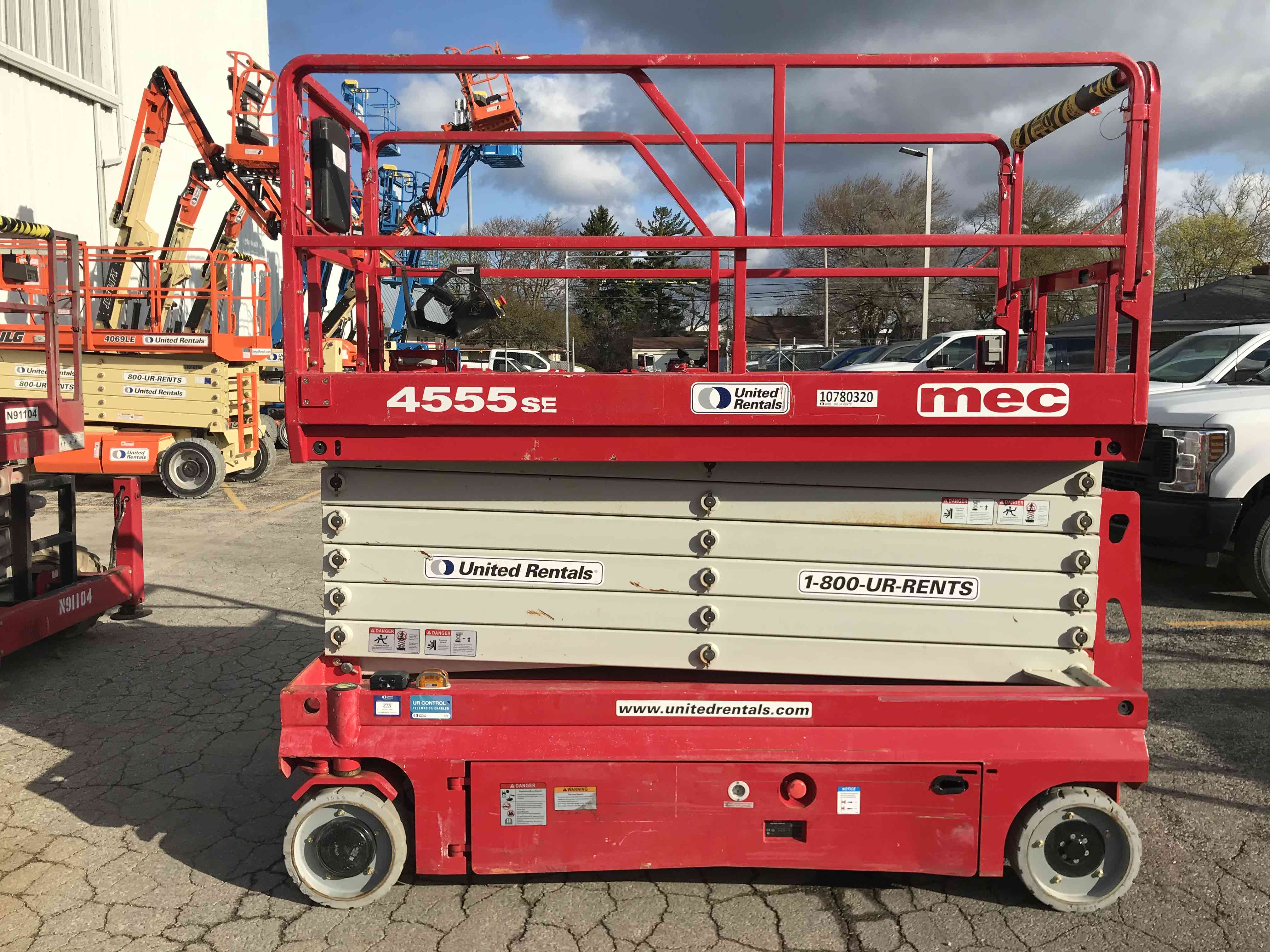 Used 2018 MEC 4555SE Scissor Lift For Sale in South Bend, IN | United ...