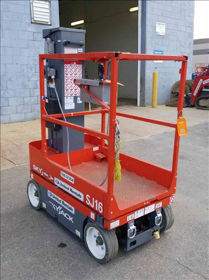 Used 2017 Skyjack SJ16 Self-Propelled One-Person Lift For Sale in ...