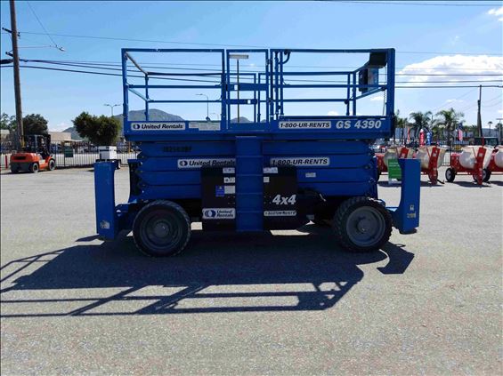 Used 2014 Genie GS-4390 RT Rough Terrain Scissor Lift For Sale in ...