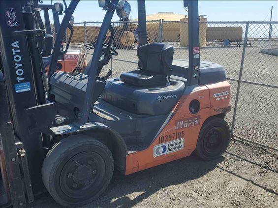 Used 2015 Toyota 8FD35U Warehouse Forklift For Sale in Richmond, CA ...