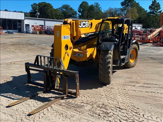 Used Telehandlers / Telescopic Forklifts for Sale | United Rentals